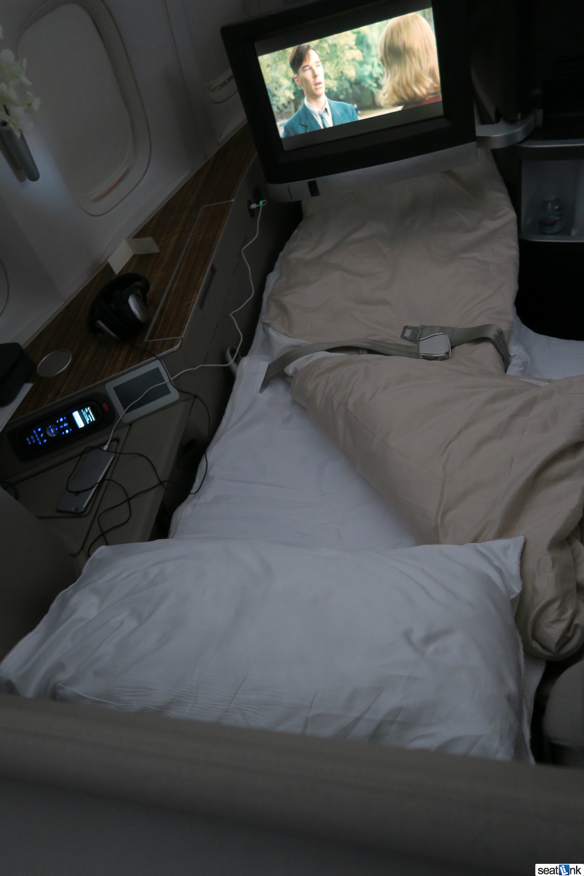 Cathay Pacific First Class, Los Angeles (LAX) to Hong Kong (HKG) Seat ...