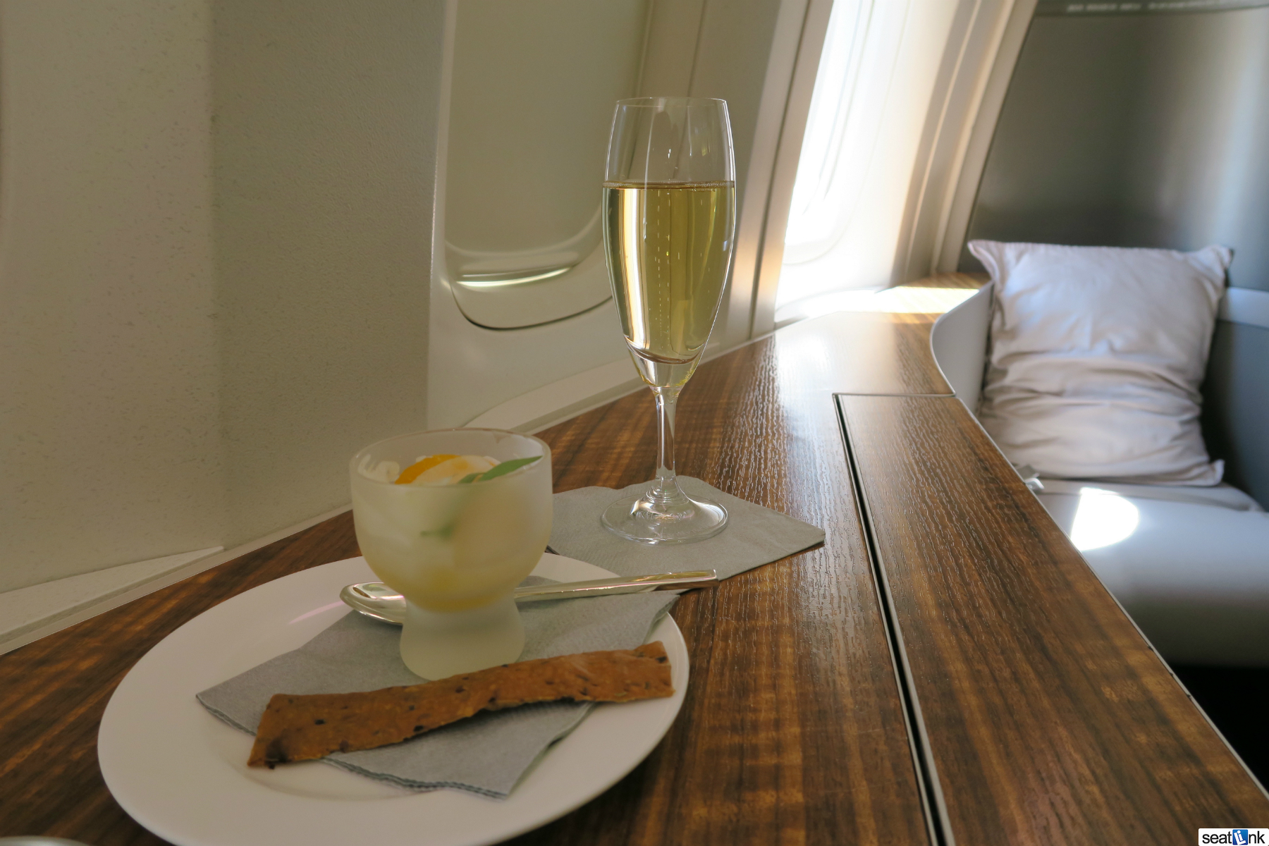 Cathay Pacific First Class, Los Angeles (LAX) to Hong Kong (HKG) Seat ...