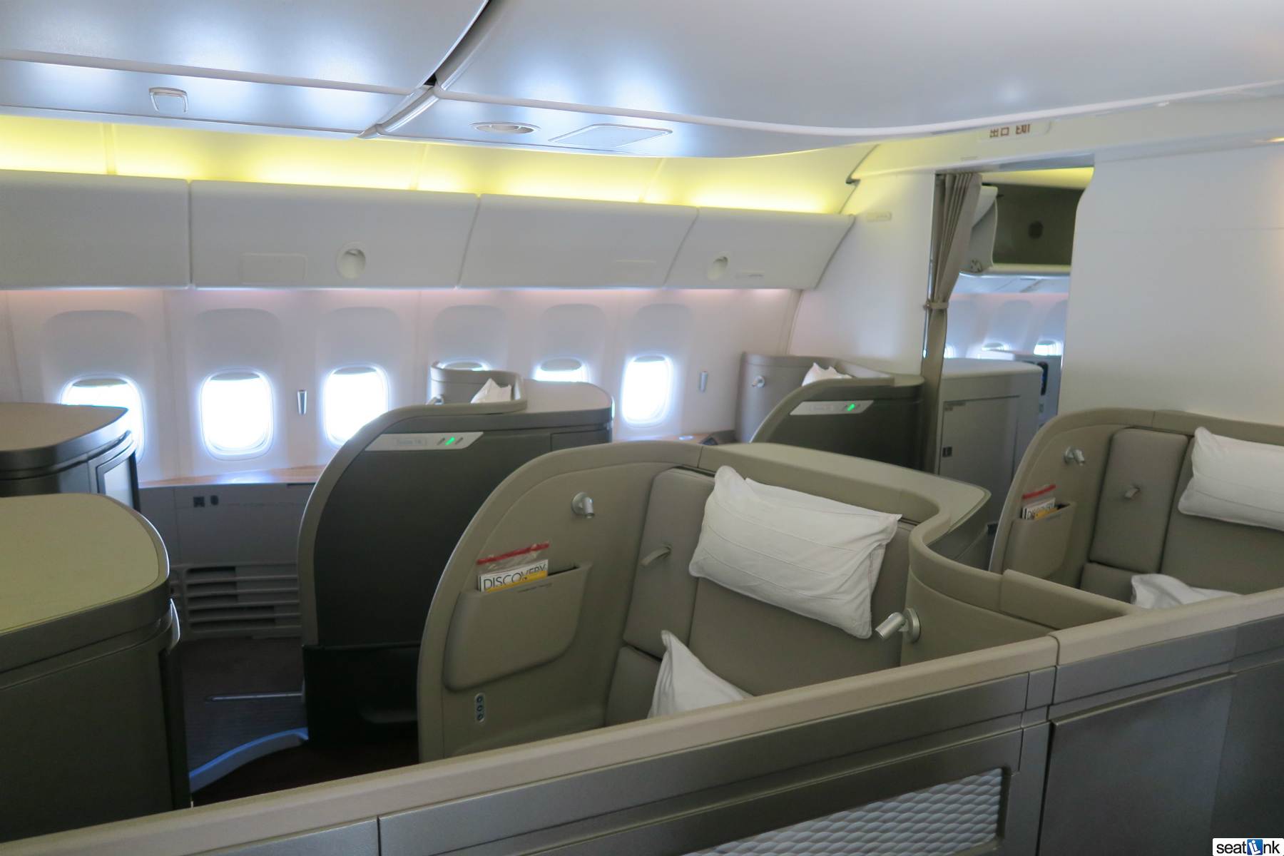 Cathay Pacific First Class, Los Angeles (LAX) to Hong Kong (HKG) Seat ...