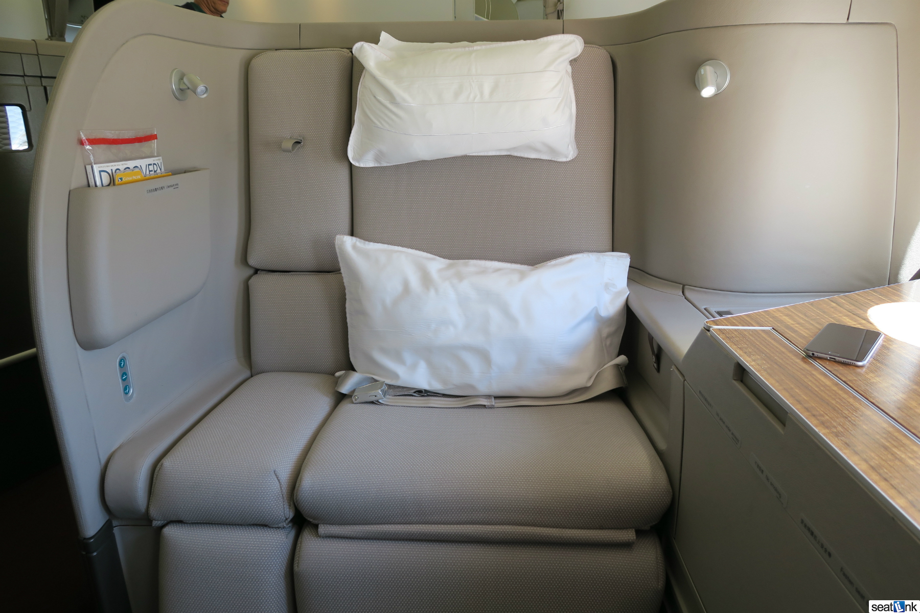 Cathay Pacific First Class, Los Angeles (LAX) to Hong Kong (HKG) Seat ...