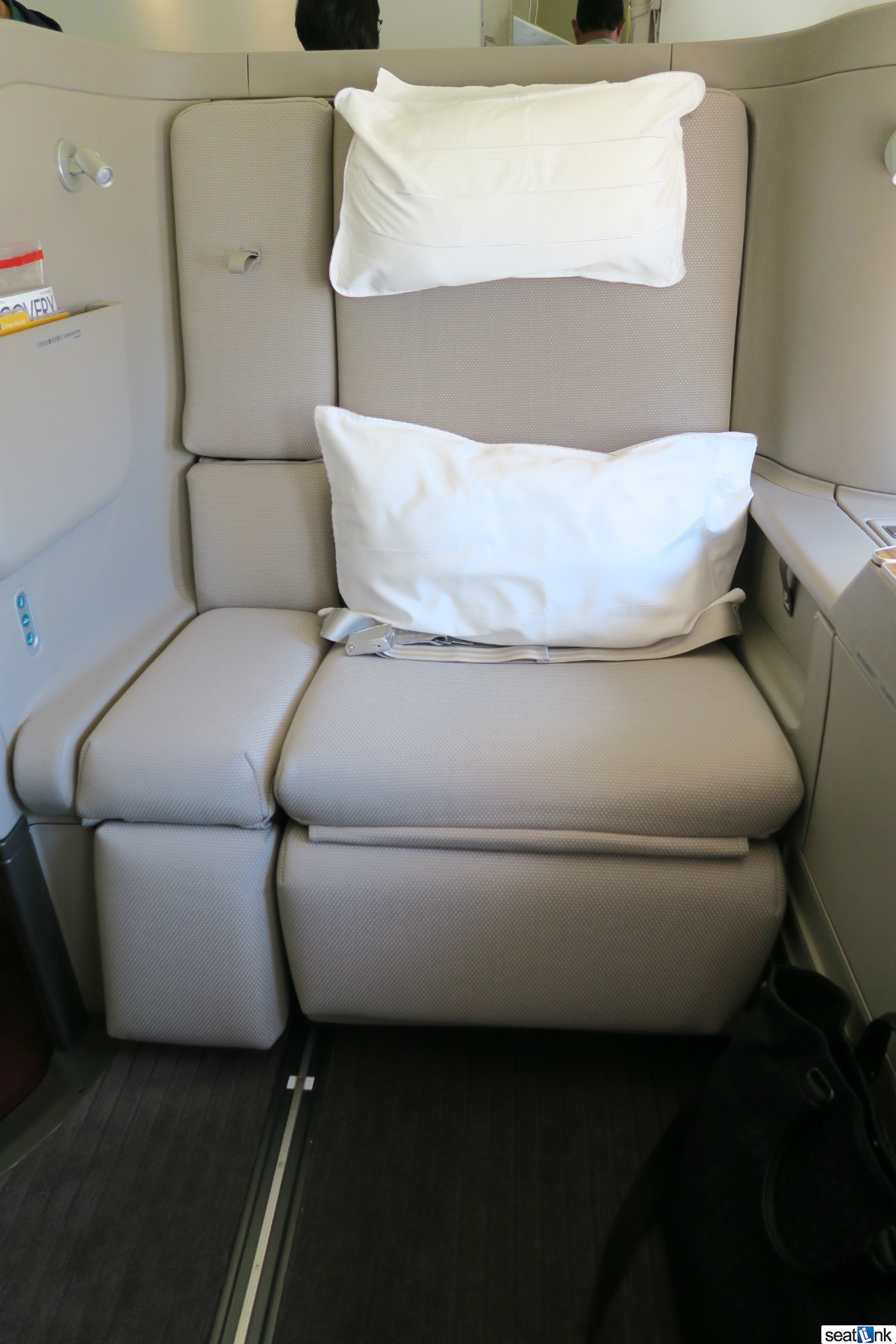 Cathay Pacific First Class, Los Angeles (LAX) to Hong Kong (HKG) Seat ...